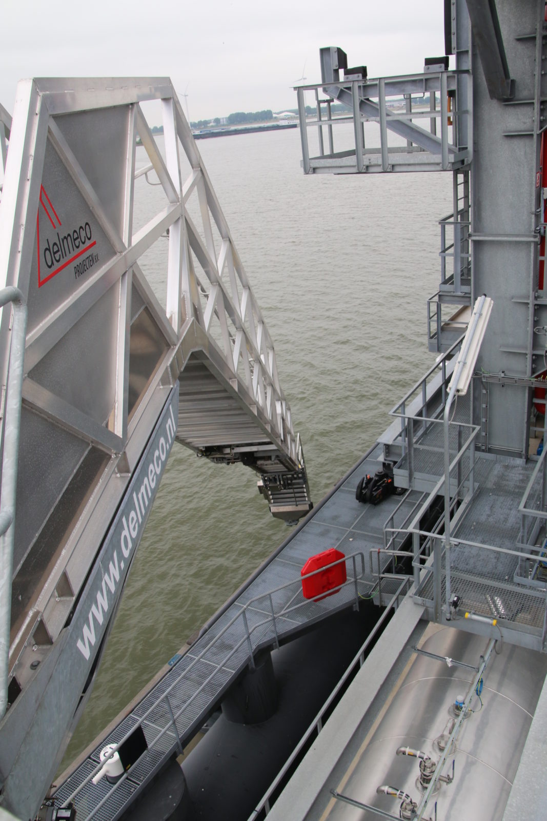 Realisation of a Gangway at LBC in Rotterdam - Hosetowers.com