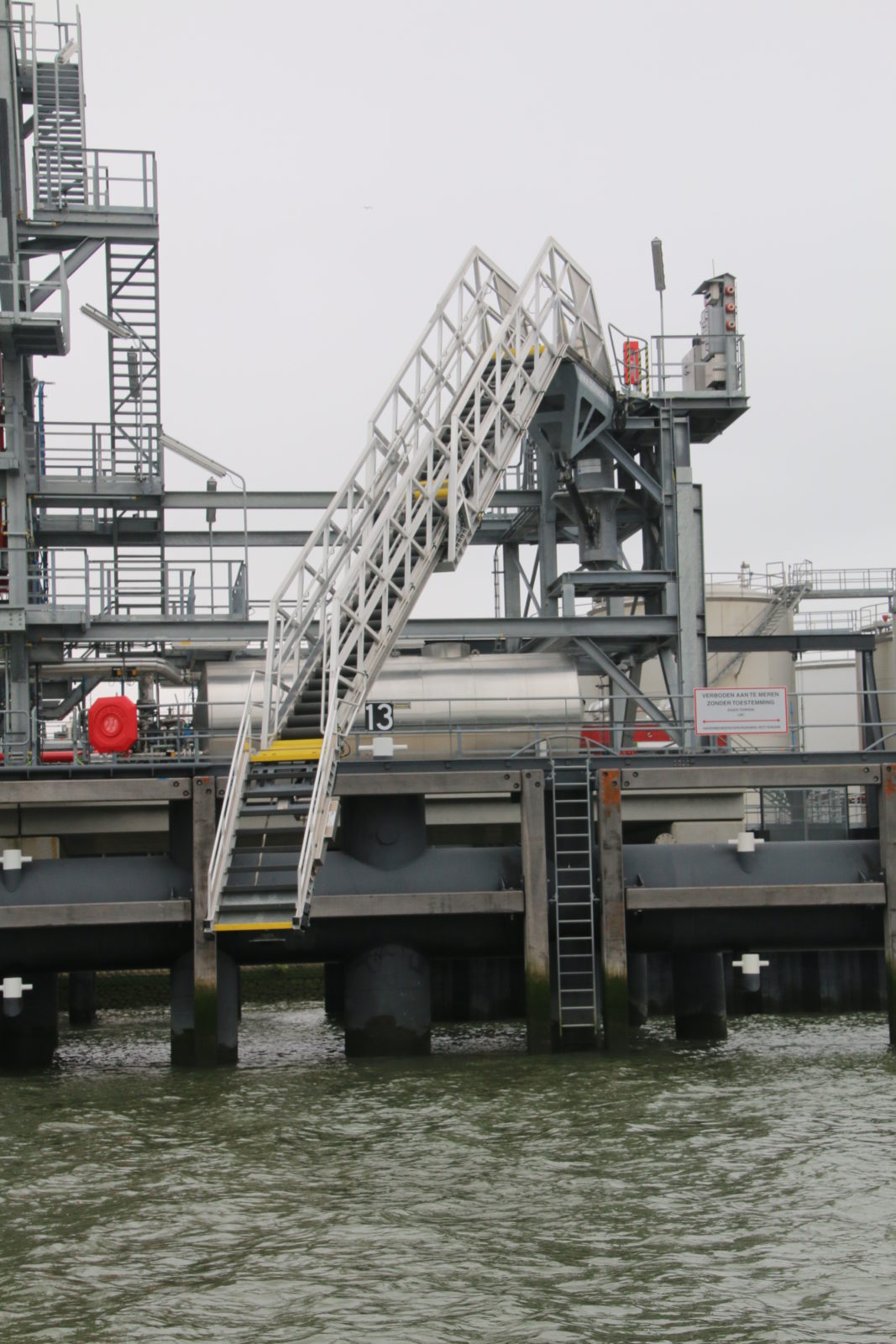 Realisation of a Gangway at LBC in Rotterdam - Hosetowers.com